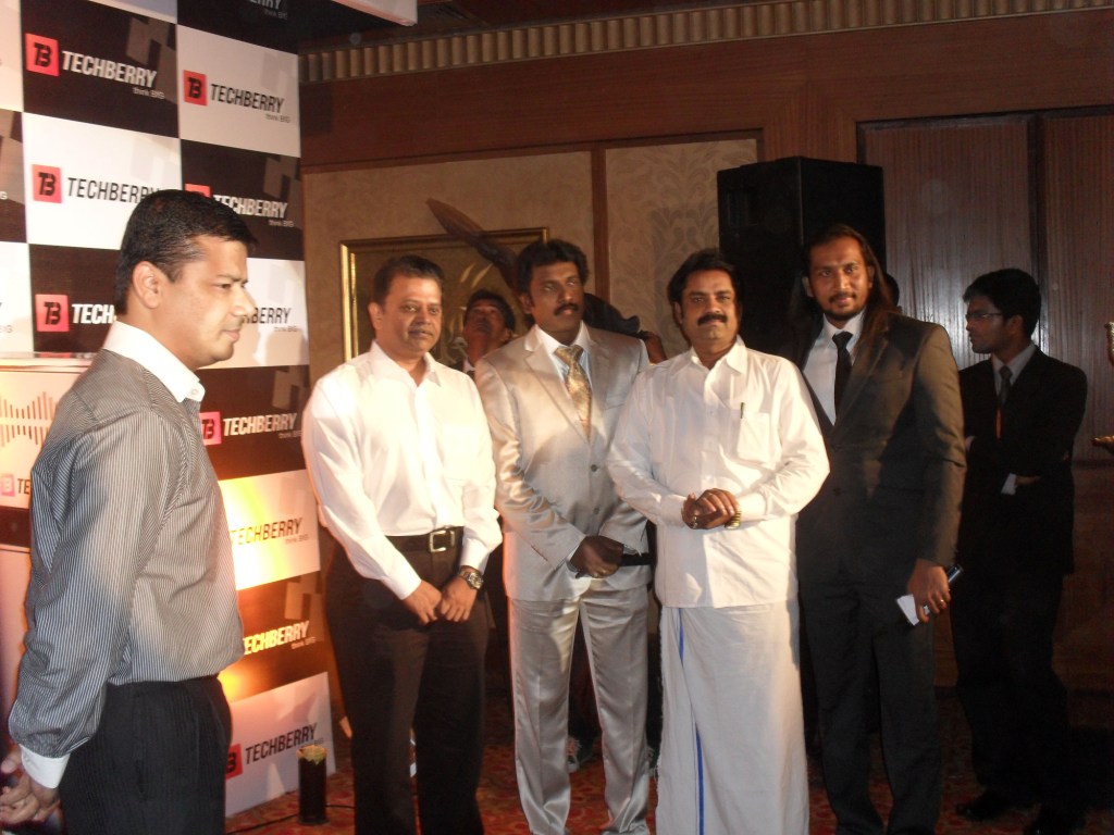 Techberry Mobiles: The India's first projector mobile got launched on ...