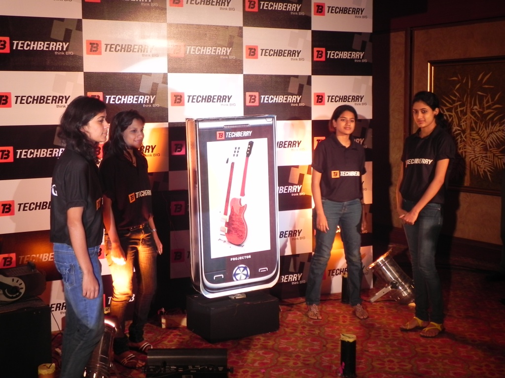 Techberry Mobiles: The India's first projector mobile got launched on ...