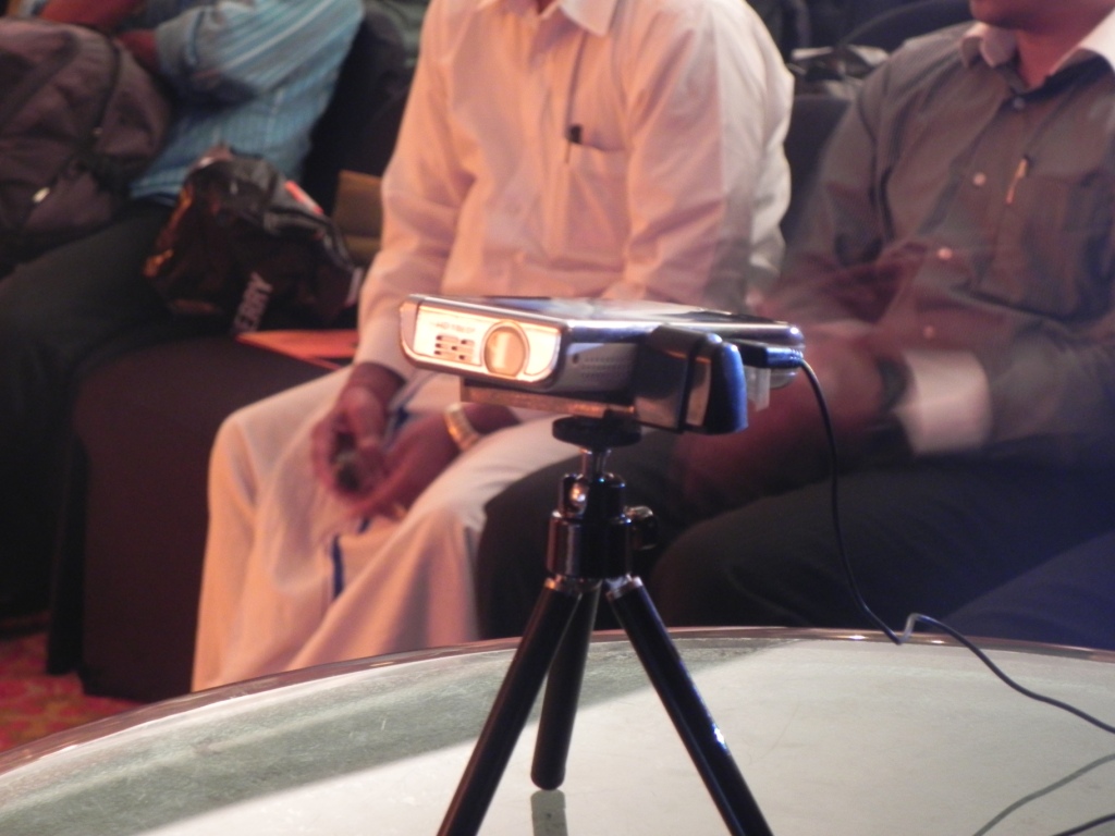 Techberry Mobiles: The India's first projector mobile got launched on ...
