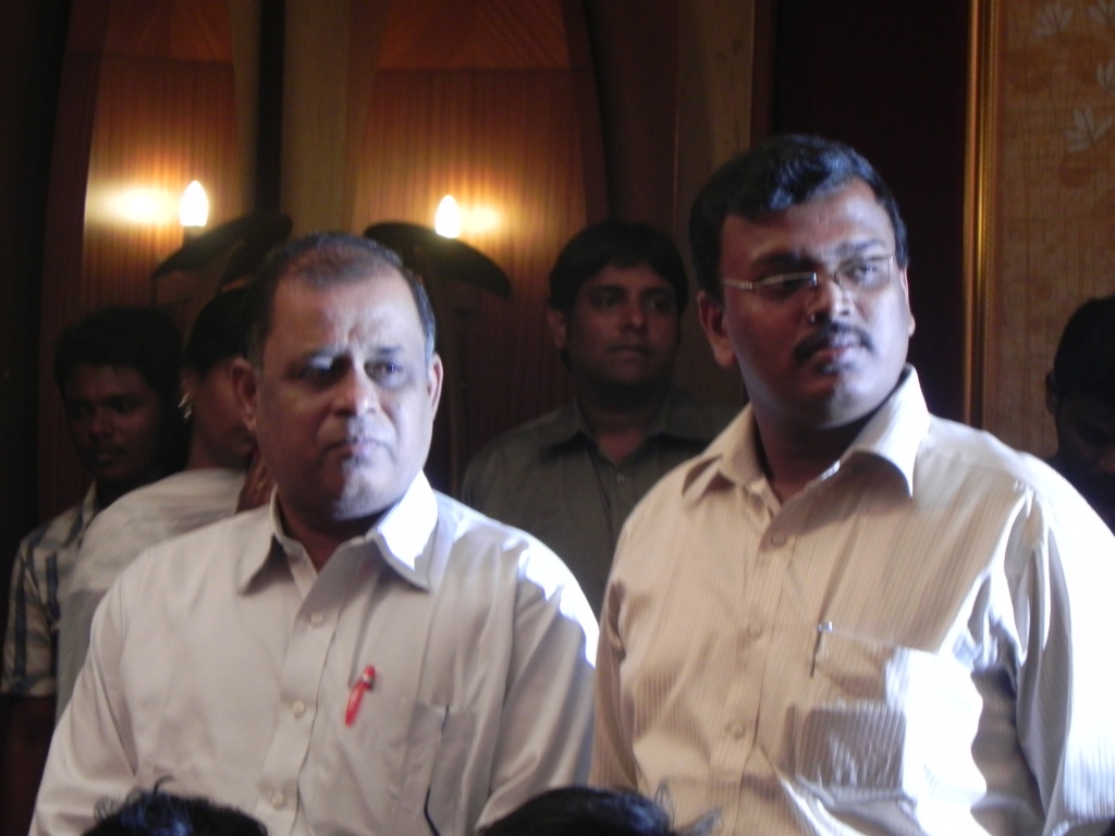 Techberry Mobiles: The India's first projector mobile got launched on ...