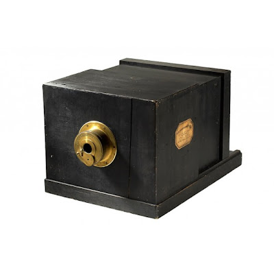 World’s oldest Camera goes up for sale! “1839 Daguerreotype” – We love ...