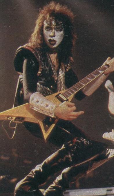 KISS ROCKEA MI MUNDO: ES EL REGRESO DE VINNIE VINCENT???