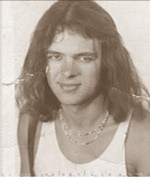 El Mundo de los Necios: Luca Prodan: Un ícono del rock nacional