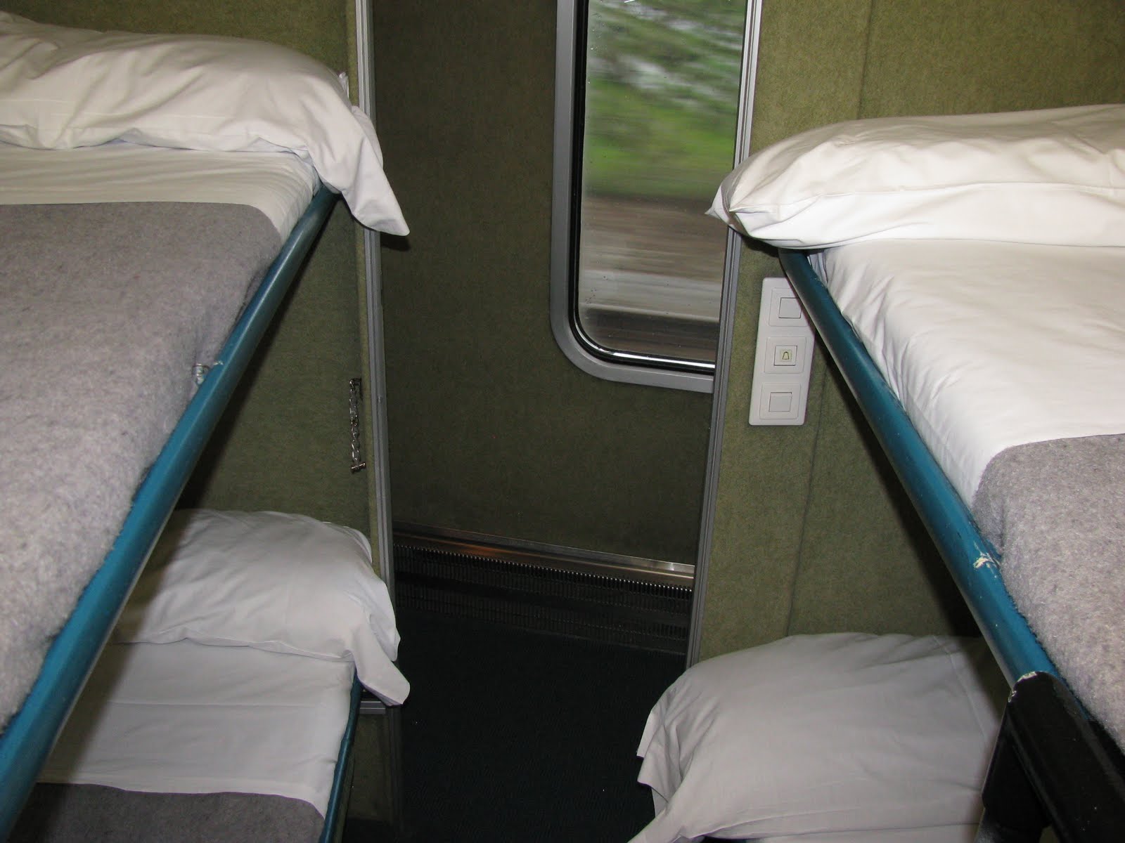 Apeadeiro das Virtudes: INTERIORES DOS COMBOIOS SUD E LUSITÂNIA