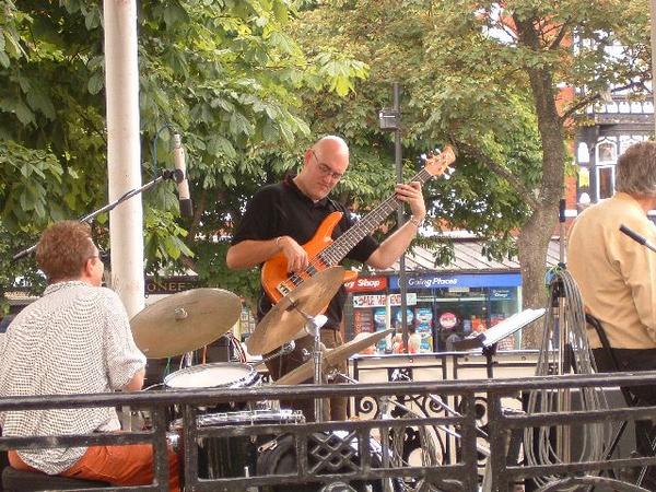 Alan Wormald band: Simon Goulding (Bass Guitar)