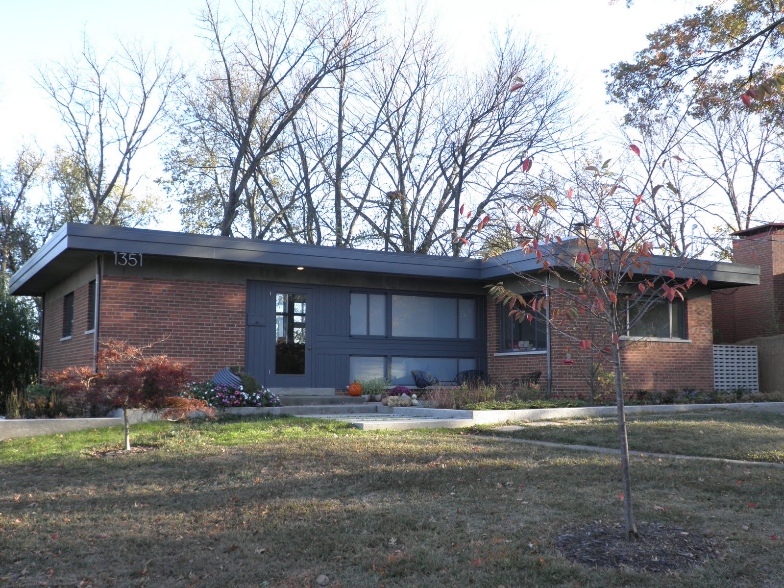 Cincinnati Modernation: Mid Century Modern Curb Appeal - The Gray Has ...