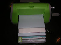 ikki's cuttlebug cupboard: Cuttlebug Tutorial - How to use border folders with your Bug