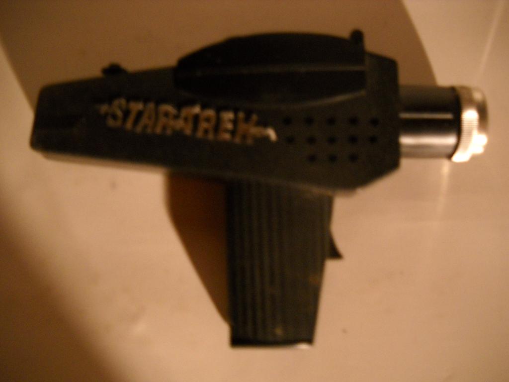 SCI-FI TV TOY COLLECTION: # 2 VINTAGE STAR TREK PHASER GUN
