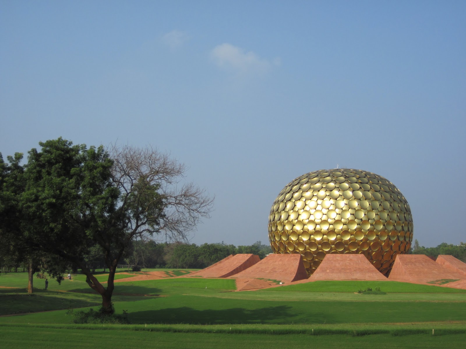 Creatures of the wind: The biggest Ferrero Rocher in the world