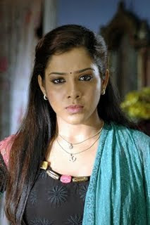 4STILLS: KADHAL SANDHYA CUTE PICS