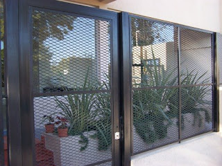 HG Estructuras Metalicas: Rejas en material desplegable