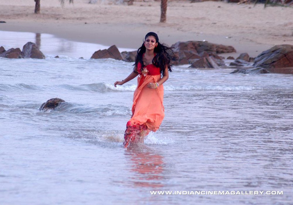 Hot images of indian actresses: NAYANTHARA Hot Stills On BEACH