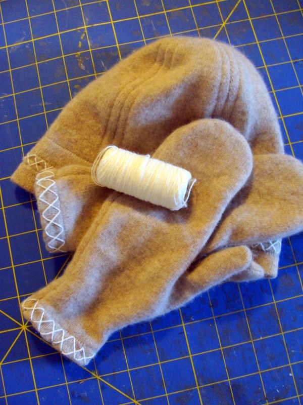 diddle dumpling: Easy Cashmere Hat and Mittens (A tutorial of sorts.)