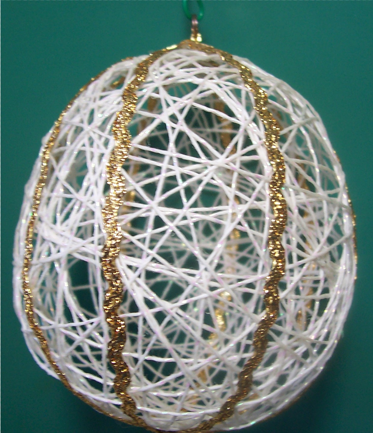 Hanging In There with B: string ornaments (with step by step photos)