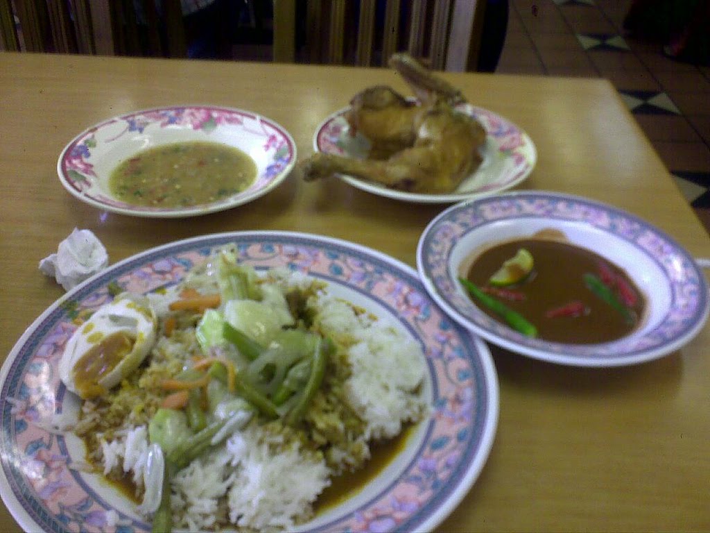 Azril Nazli Alias: Nasi Ayam Kampung Awan Besar