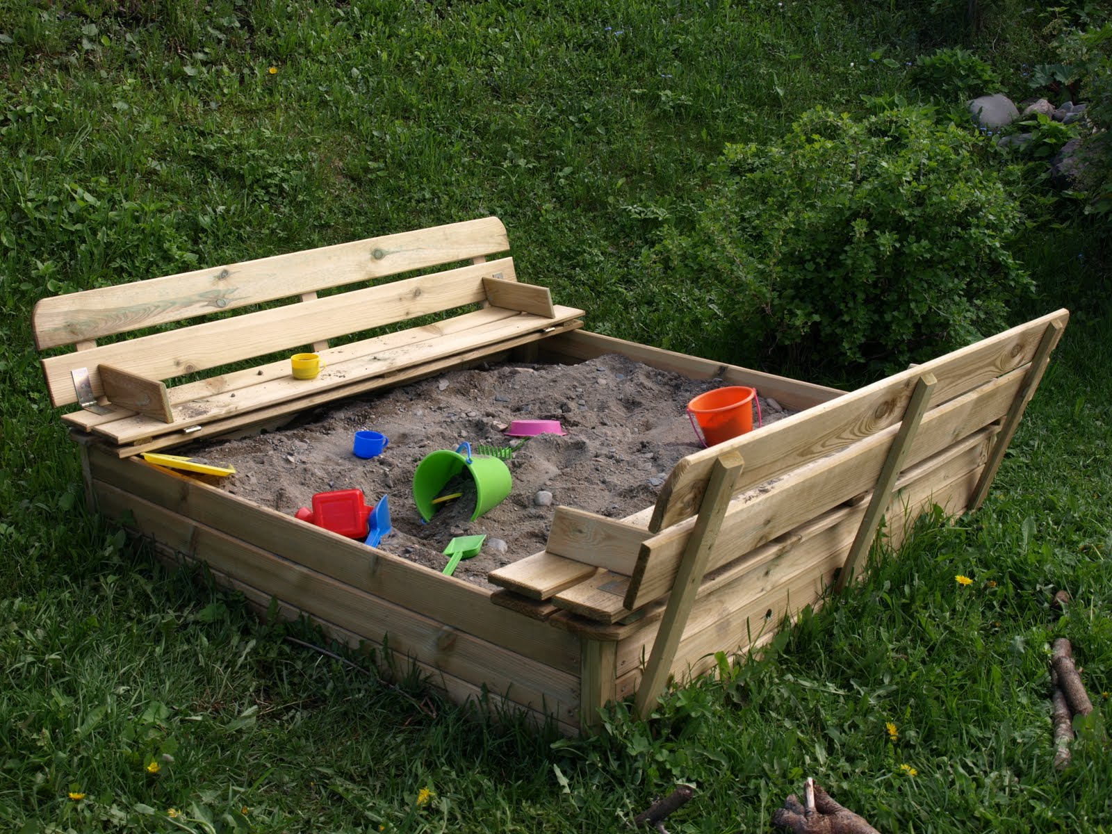 Ida og Lillemor: Ny sandkasse -MED sand!
