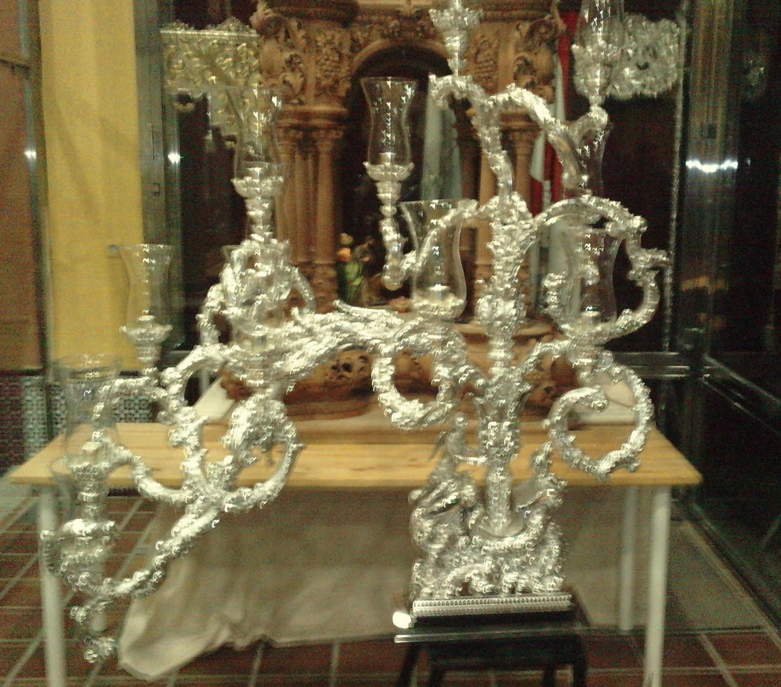 Mi Callejuela: CANDELABROS DE COLA PARA LA VIRGEN DE LA SALUD.