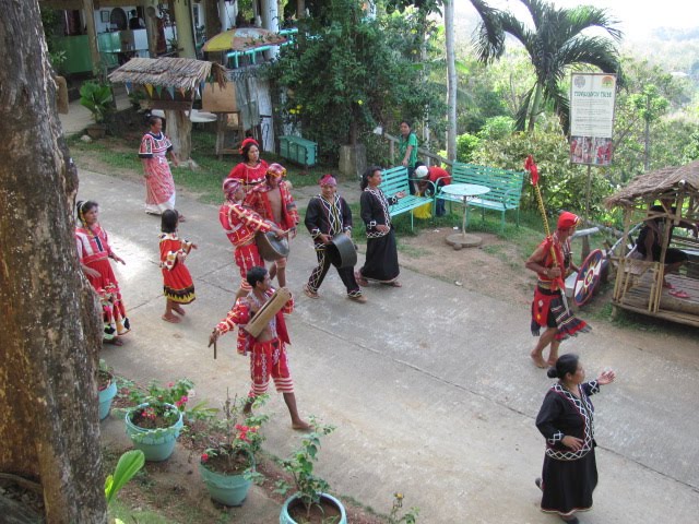Joining the dancing of the Matigsalug tribe | Davao Delights