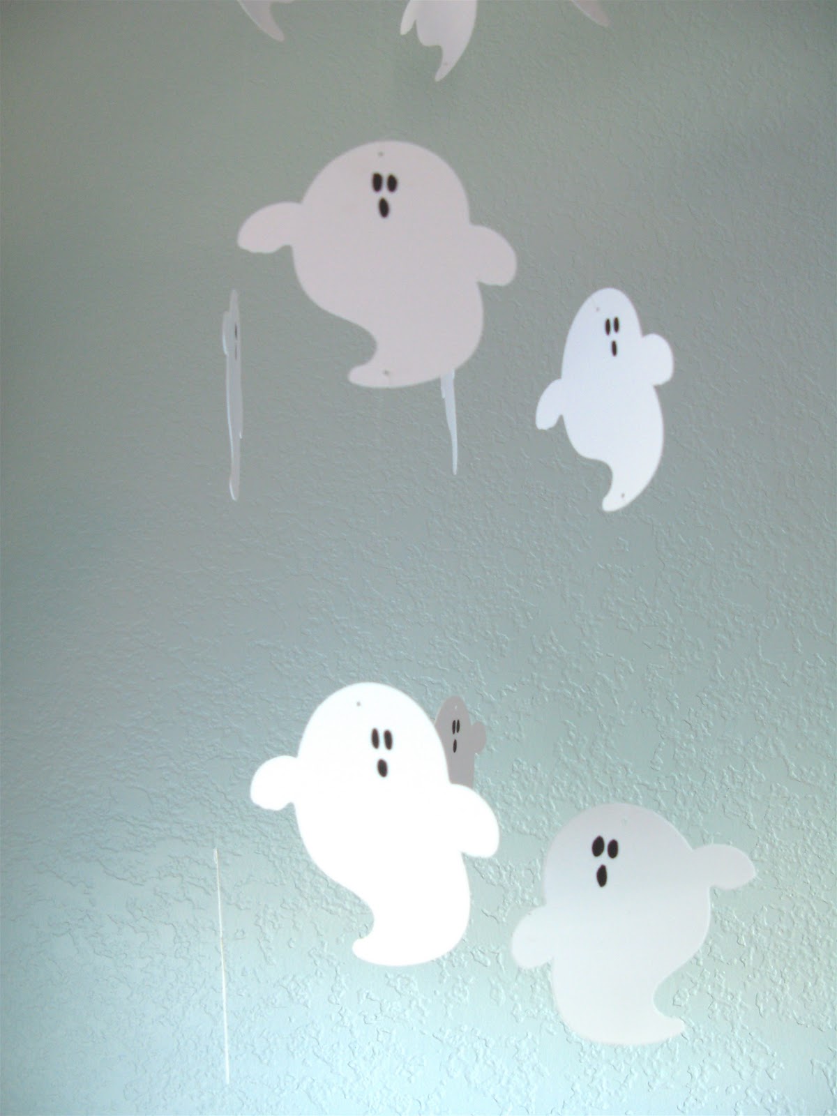 Finley and Oliver: Paper Ghost Mobile