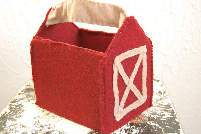 Sara In Akko: Barn Toy Box