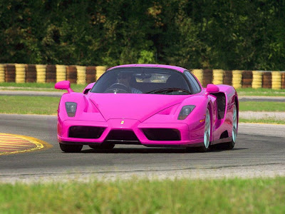 Bloogle Motorizado: Ferrari em Cor-de-Rosa