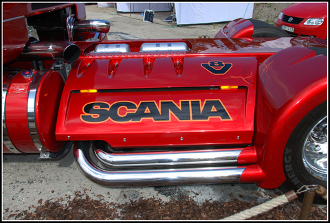 Bloogle Motorizado: O camião descapotável Scania R999 V8 Red Pearl