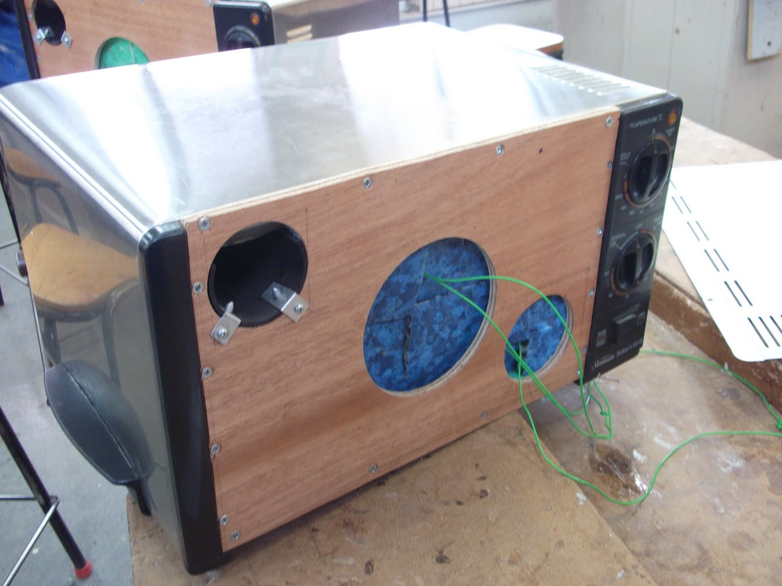 Anand's Speakers '10: Cabinet w/ crossover inside