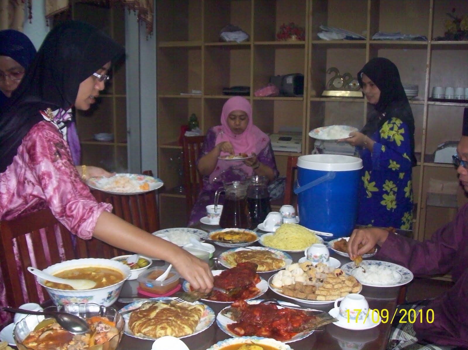 KASTURI: Jamuan Makan-Makan Sempena Hari Raya Aidil Fitri 2010