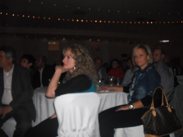 ΚΑΤΑΜΕΣΤΗ Η ΑΙΘΟΥΣΑ ΣΤΟ ΜΕΛΙΣΣΟΧΩΡΙ ΣΤΗΝ ΕΚΔΗΛΩΣΗ ΤΟΥ ΕΠΙΚΕΦΑΛΗΣ ΤΟΥ ...