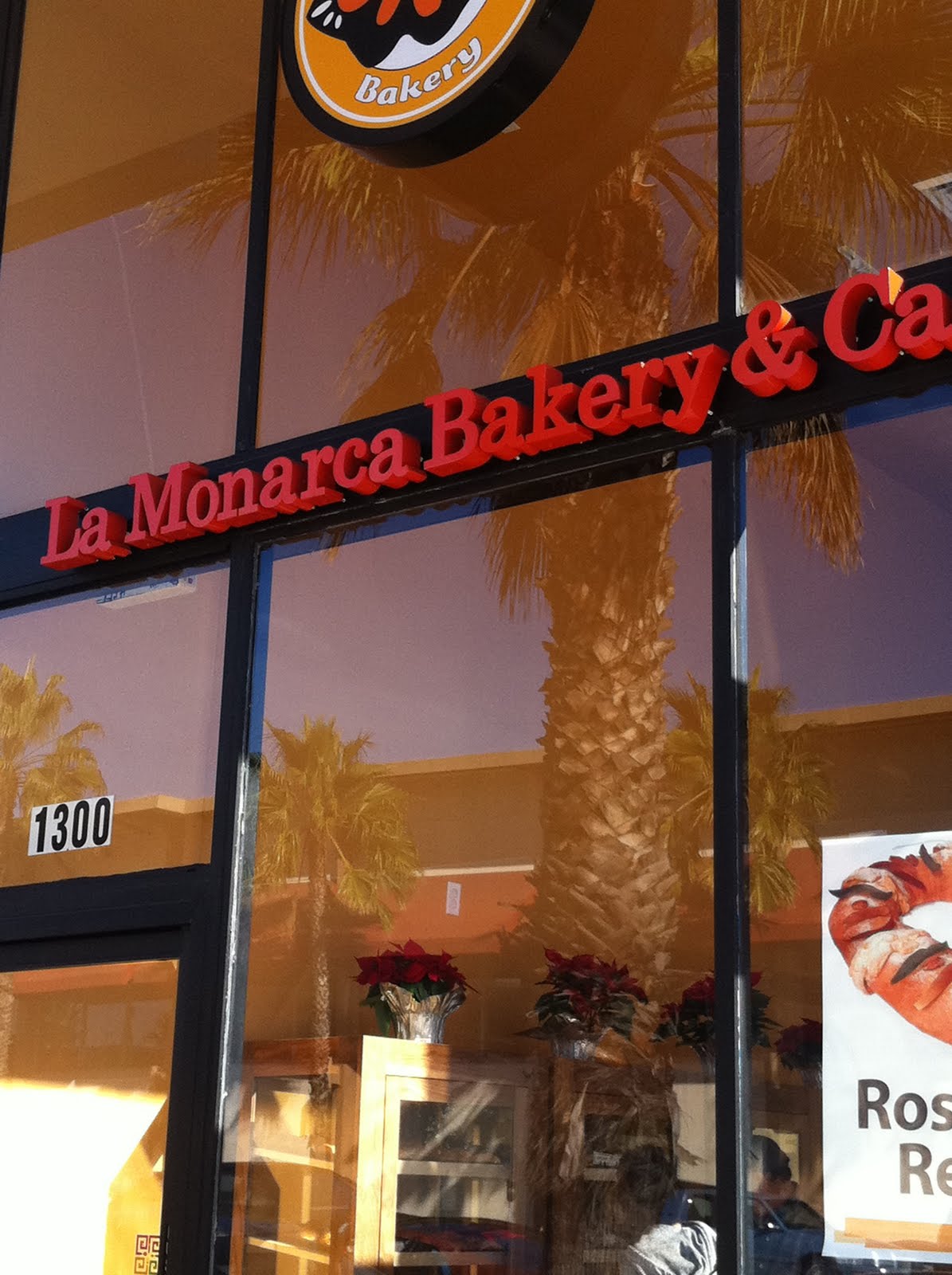 stuffycheaks: Discovering SaMo's Mexican Bakery La Monarca