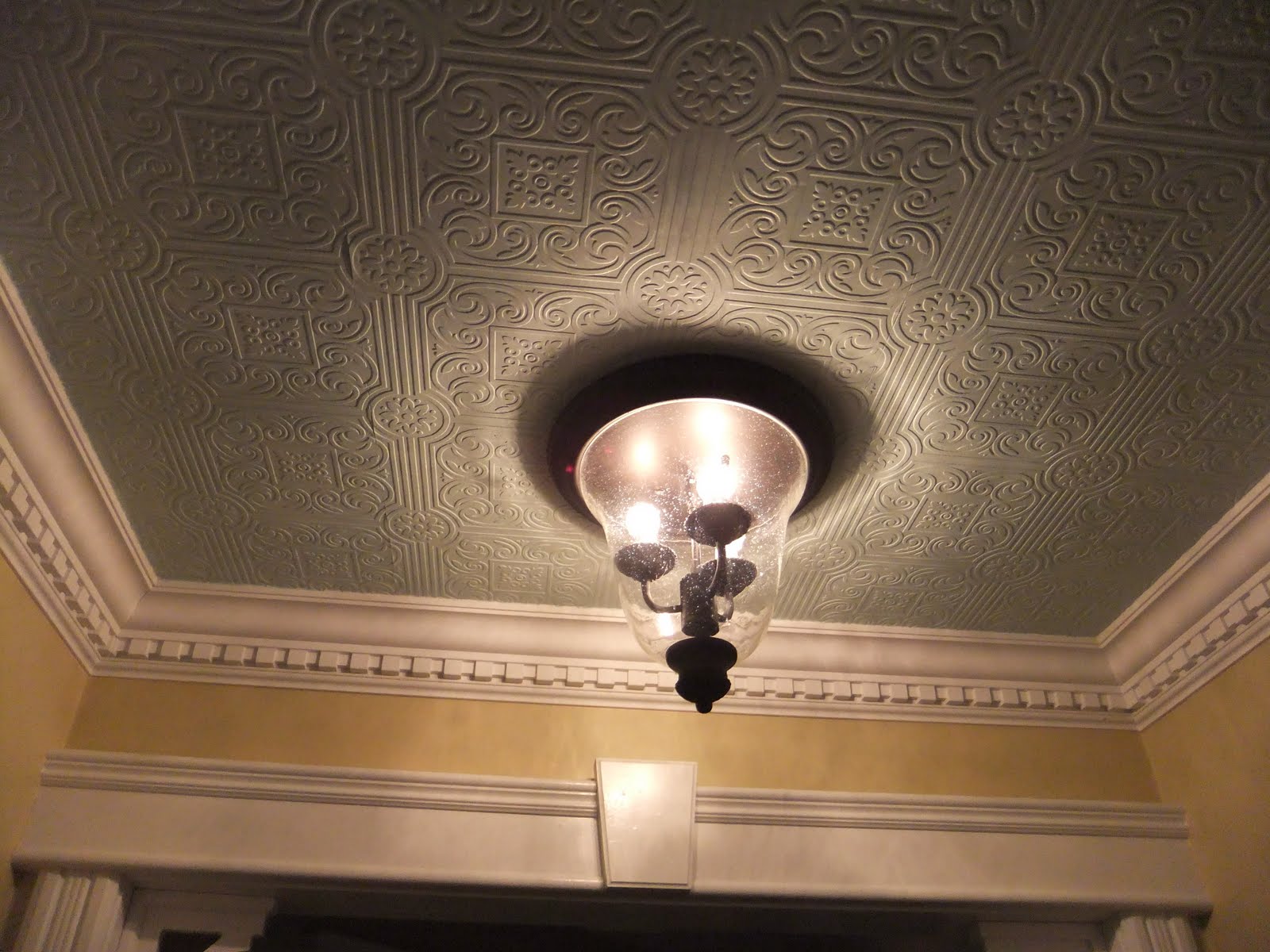 Suburban Retreat: WALLPAPERING .... A CEILING?