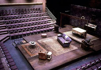 Image English: thrust stage