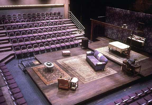 Image English: thrust stage