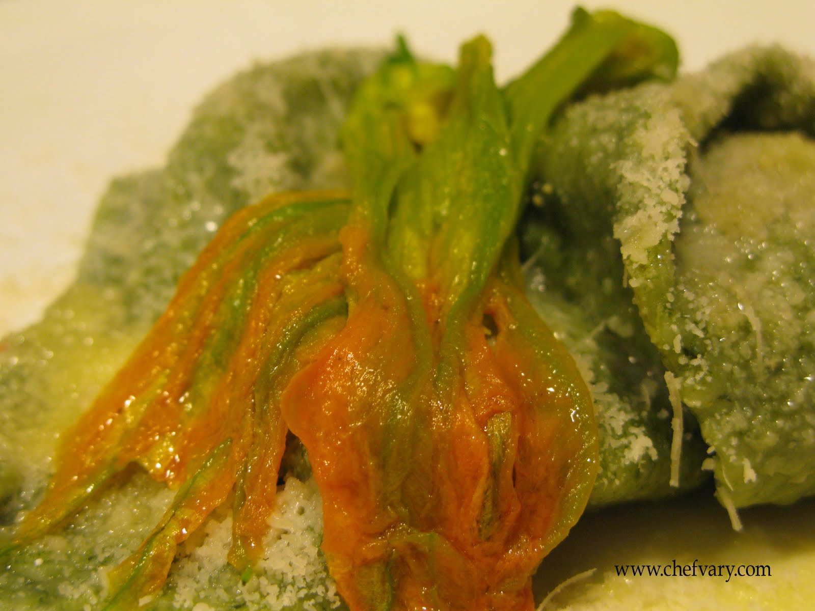 Ravioli in spinach green pasta, stuffed with pumpkin and ricotta