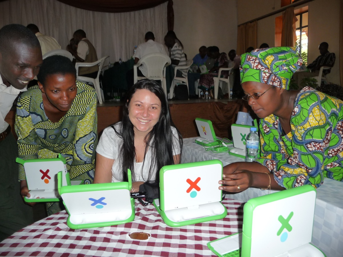 Momentos do trabalho em Ruanda: Rwanda 1st OLPC Head of Schools ...