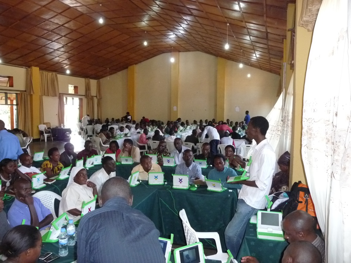 Momentos do trabalho em Ruanda: Rwanda 1st OLPC Head of Schools ...