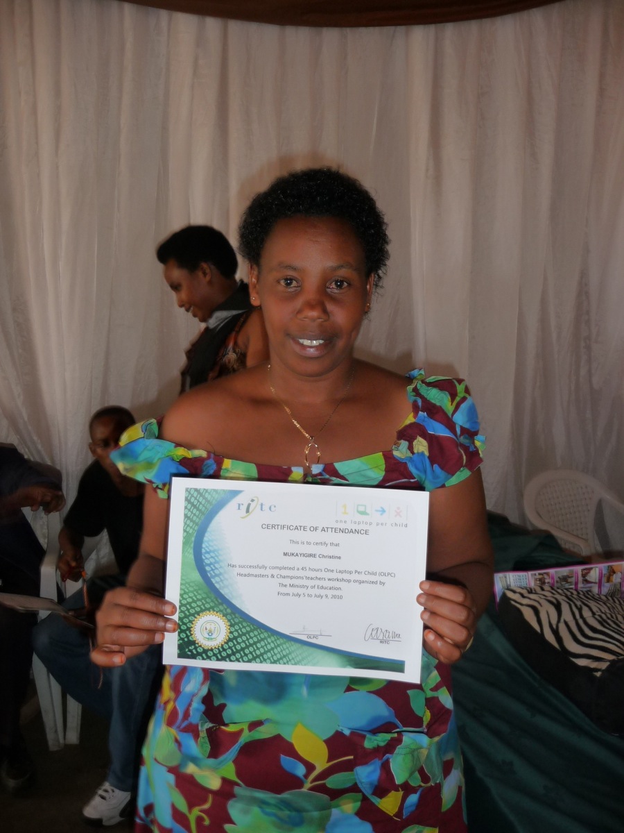 Momentos do trabalho em Ruanda: Rwanda 1st OLPC Head of Schools ...