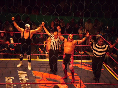Lucha Libre Porra Fresa: Shocker y La Mascara retan a los Guerreros por ...