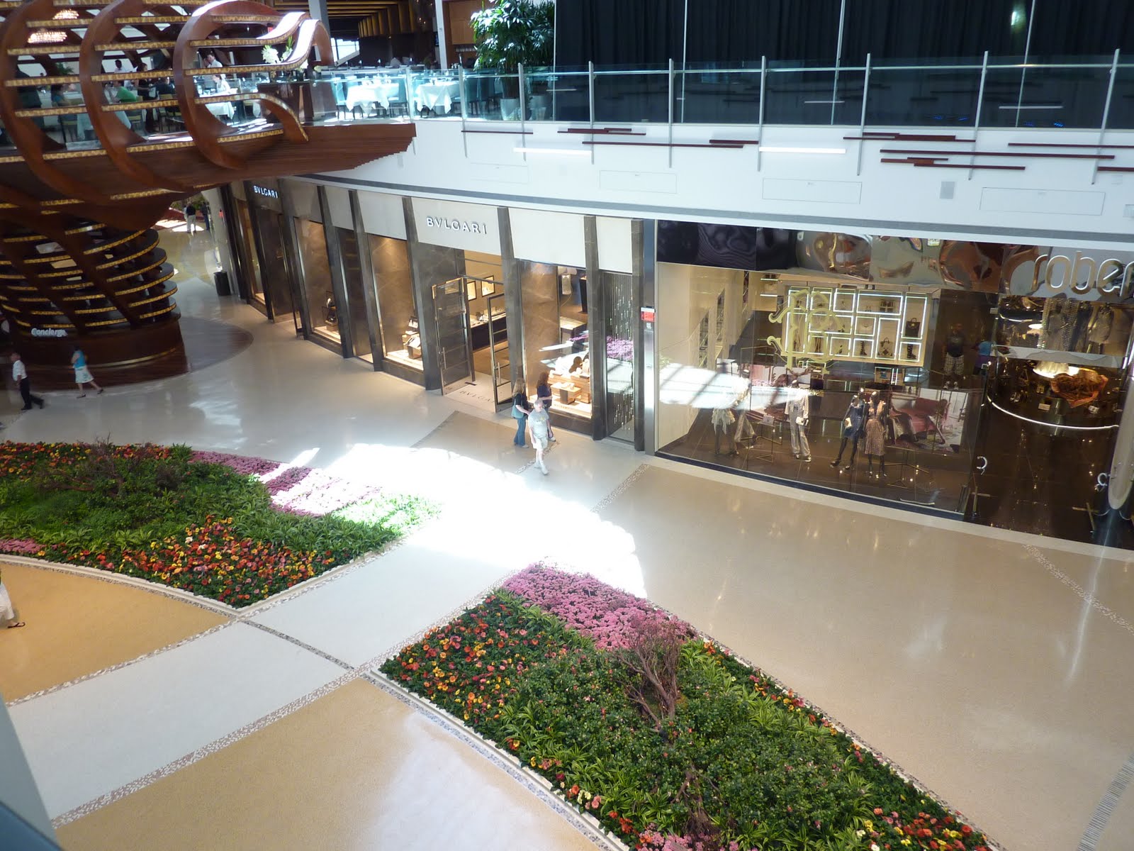 Viva Las Vegas !!!!: CRYSTALS -- landscaping & stores