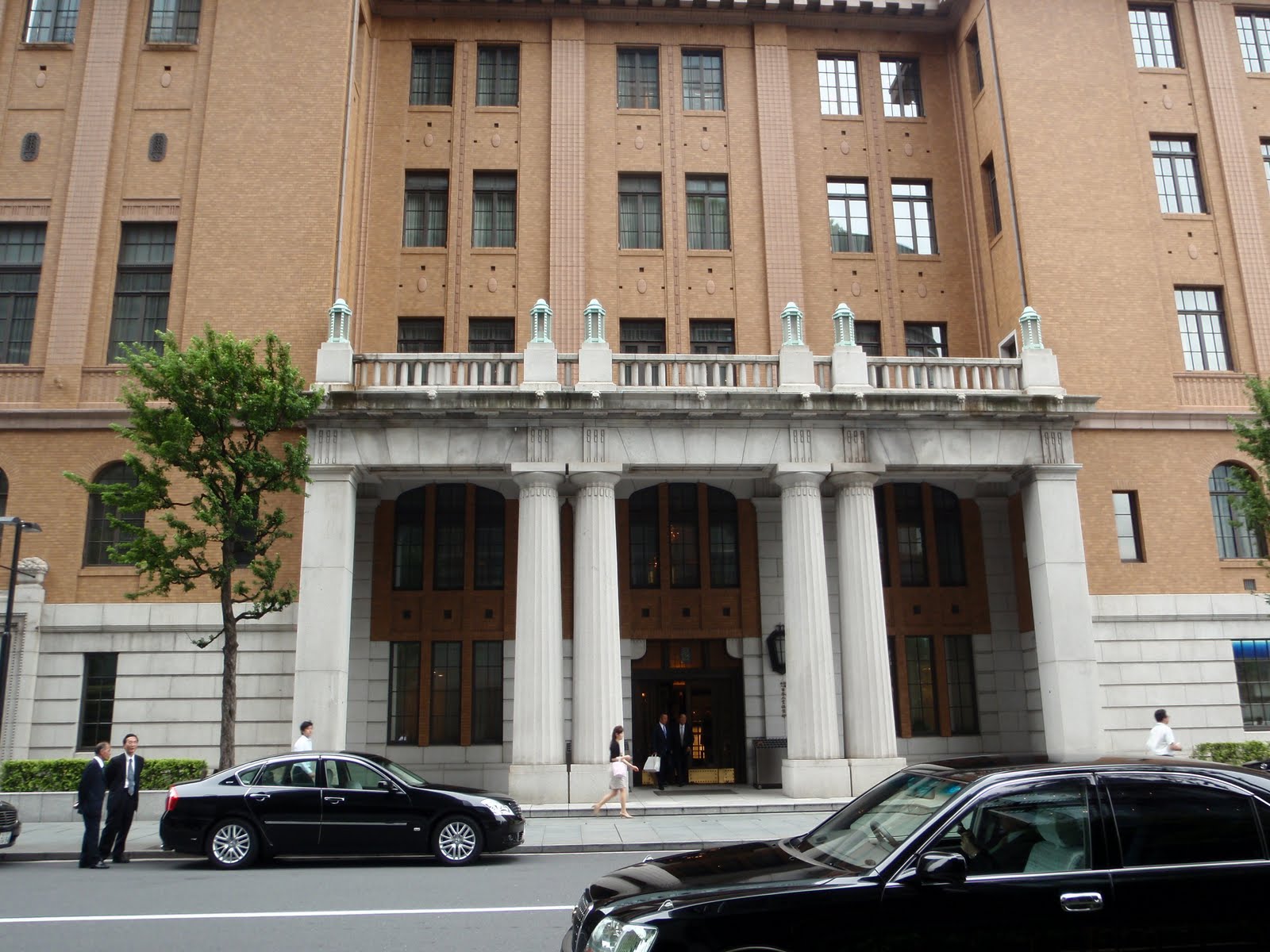 LANDING AWAY IN JAPAN MALAYSIA SINGAPORE: Marunouchi Naka-dori Street ...