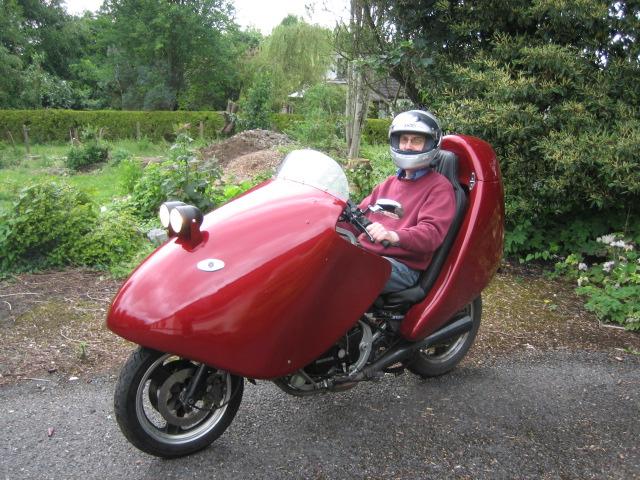 Tilting Vehicles Blog: Feet First Motorcycles