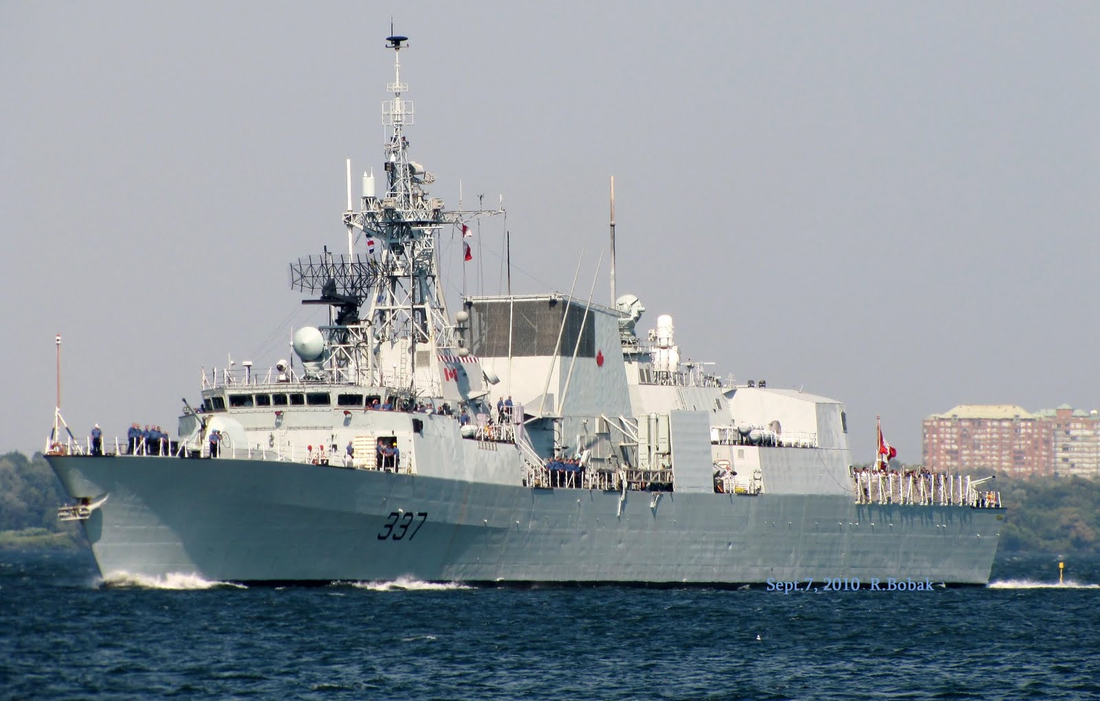 Right In Niagara: HMCS Fredericton arrives in Hamilton, Ont.