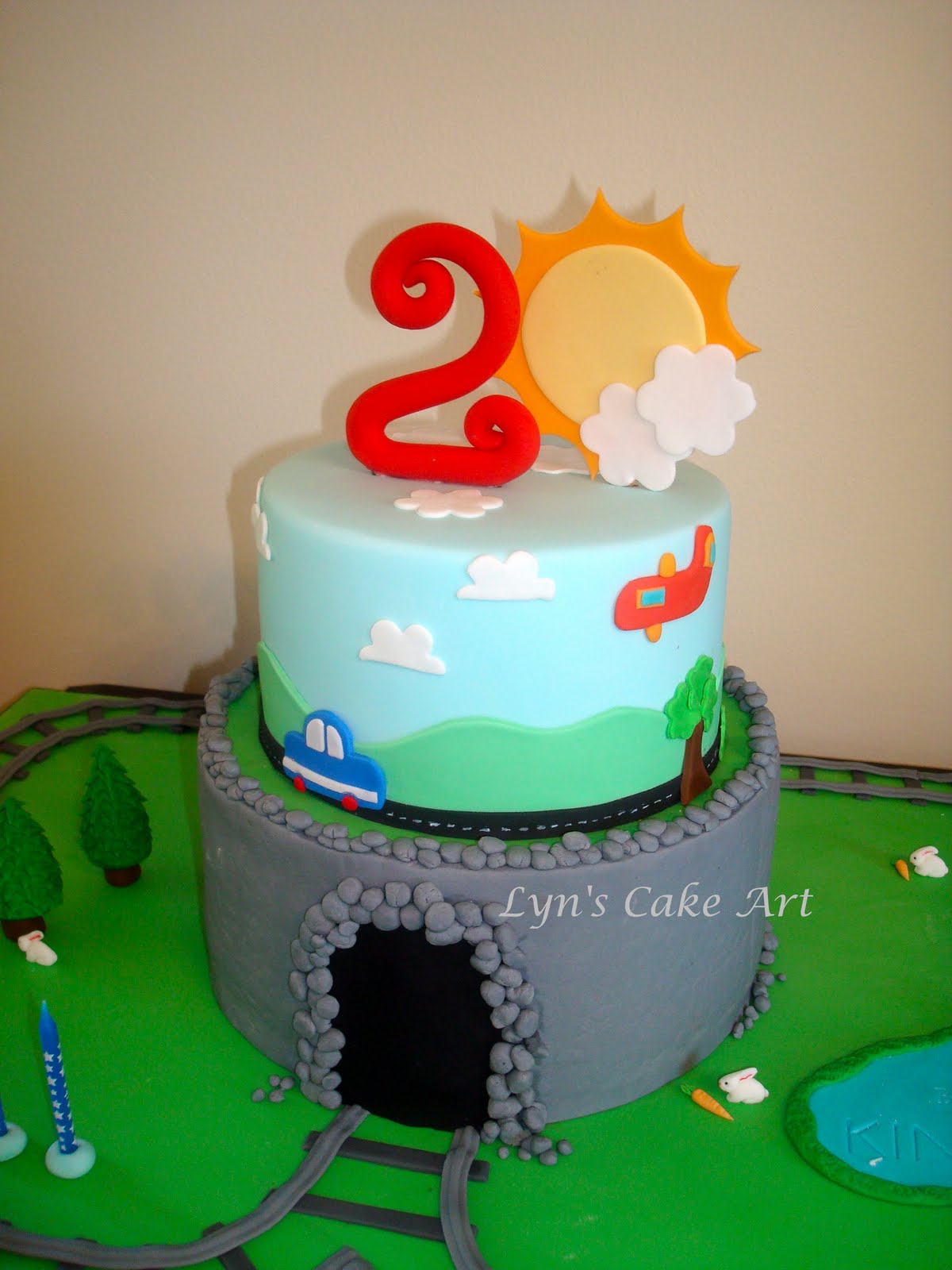 Lyn's Cake Art: Train tracks and tunnel #2