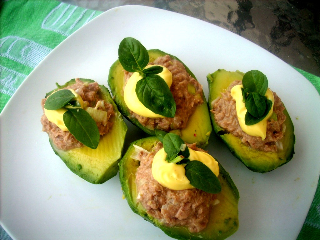 Canela kitchen (gloria): Palta Reina (Queen avocado stuffed with tuna)