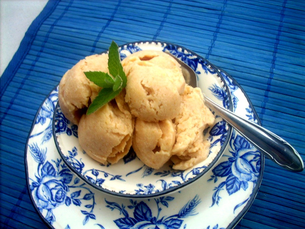Canela kitchen (gloria): Quince Ice Cream (an autumn Ice cream)