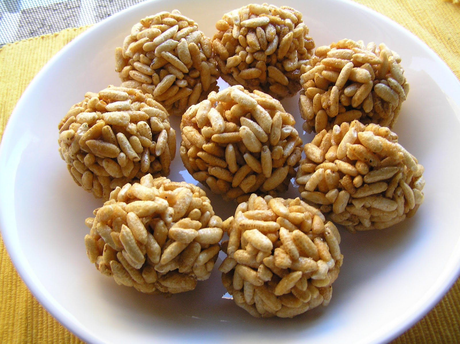 The Melting Pot: Murir Moa / Puffed Rice Ladoo