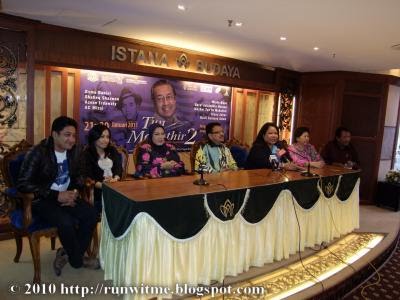 RUNNING WITH PASSION: Celebrunner: Esma Daniel @ Muzikal Tun Mahathir 2