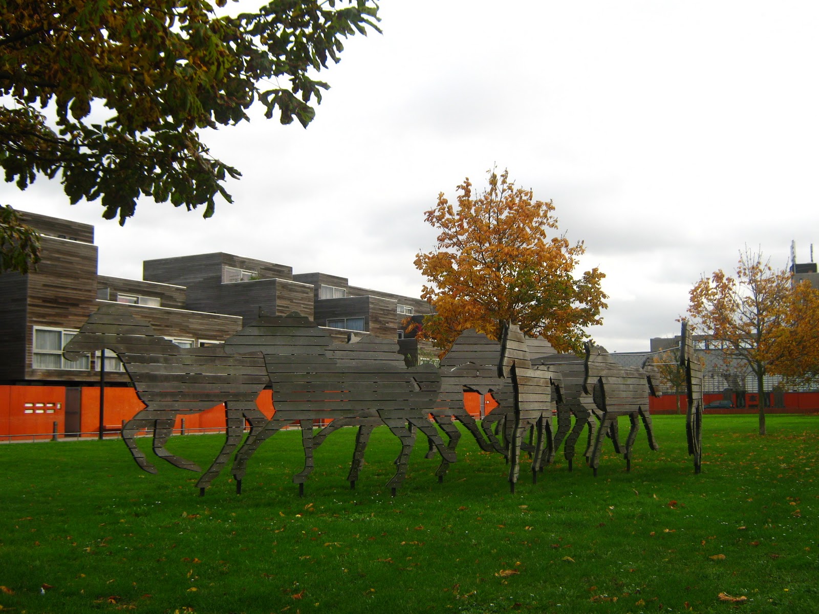 por aqui: 50º49'48.90"N 4º22'29.73"E: Social housing 'Hollainhof' Gent