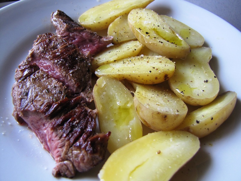 Obsédé Culinaire Notoire: Onglet de veau et pommes de terre Rattes