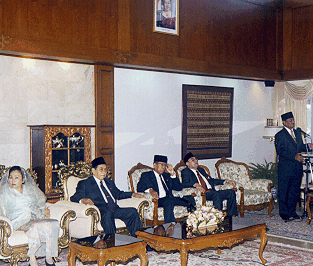 CATATAN KECIL T.GUNAWAN RAZUKI: PENGALAMAN TUGAS DI KBRI BANDAR SERI ...